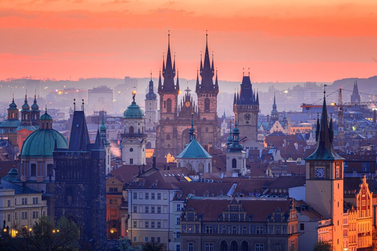 La place de la Vieille-Ville à Prague : découvrez son histoire insolite ...
